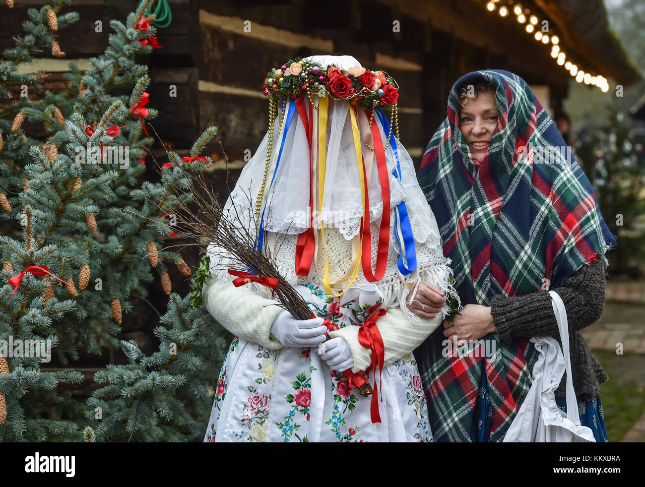 The Sorbian-Wendish "Christkind" (L), also called "Bescherkind", and ...