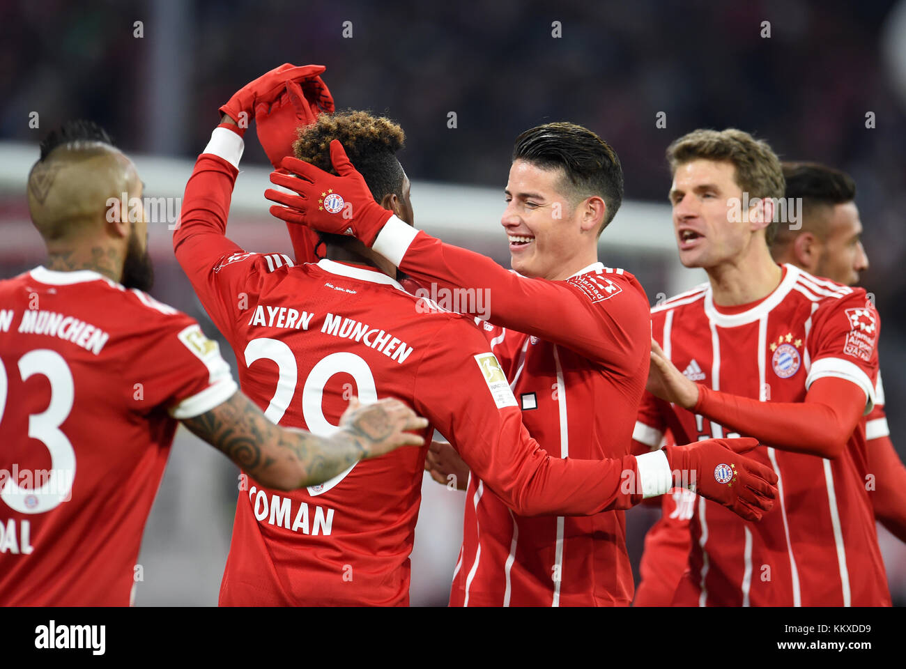Munich, Germany. 2nd Dec, 2017. Arturo Vidal (l-r), goalscorer Kingsley ...