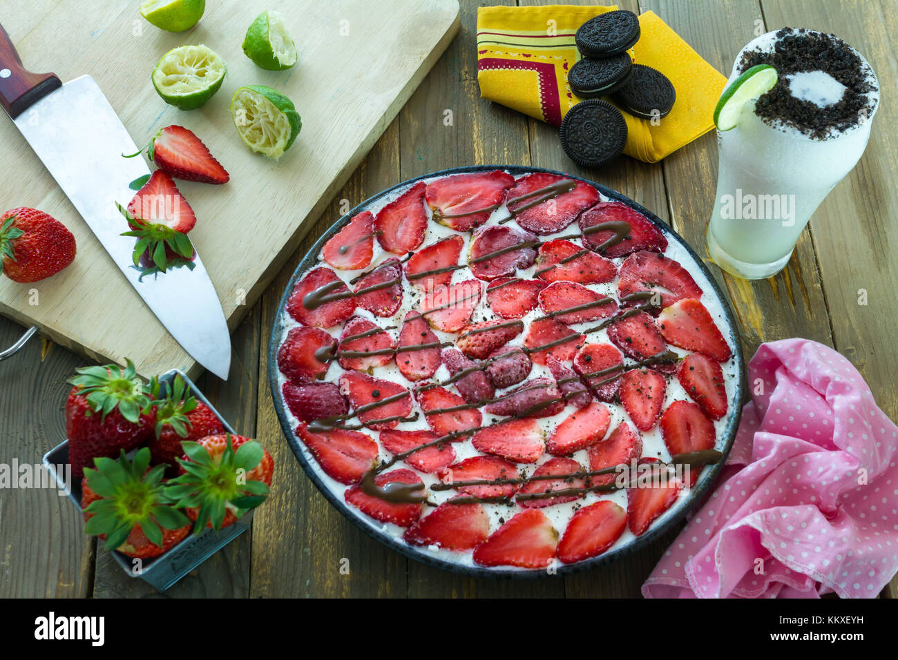 Strawberry Oreo Ice cream cake Stock Photo - Alamy