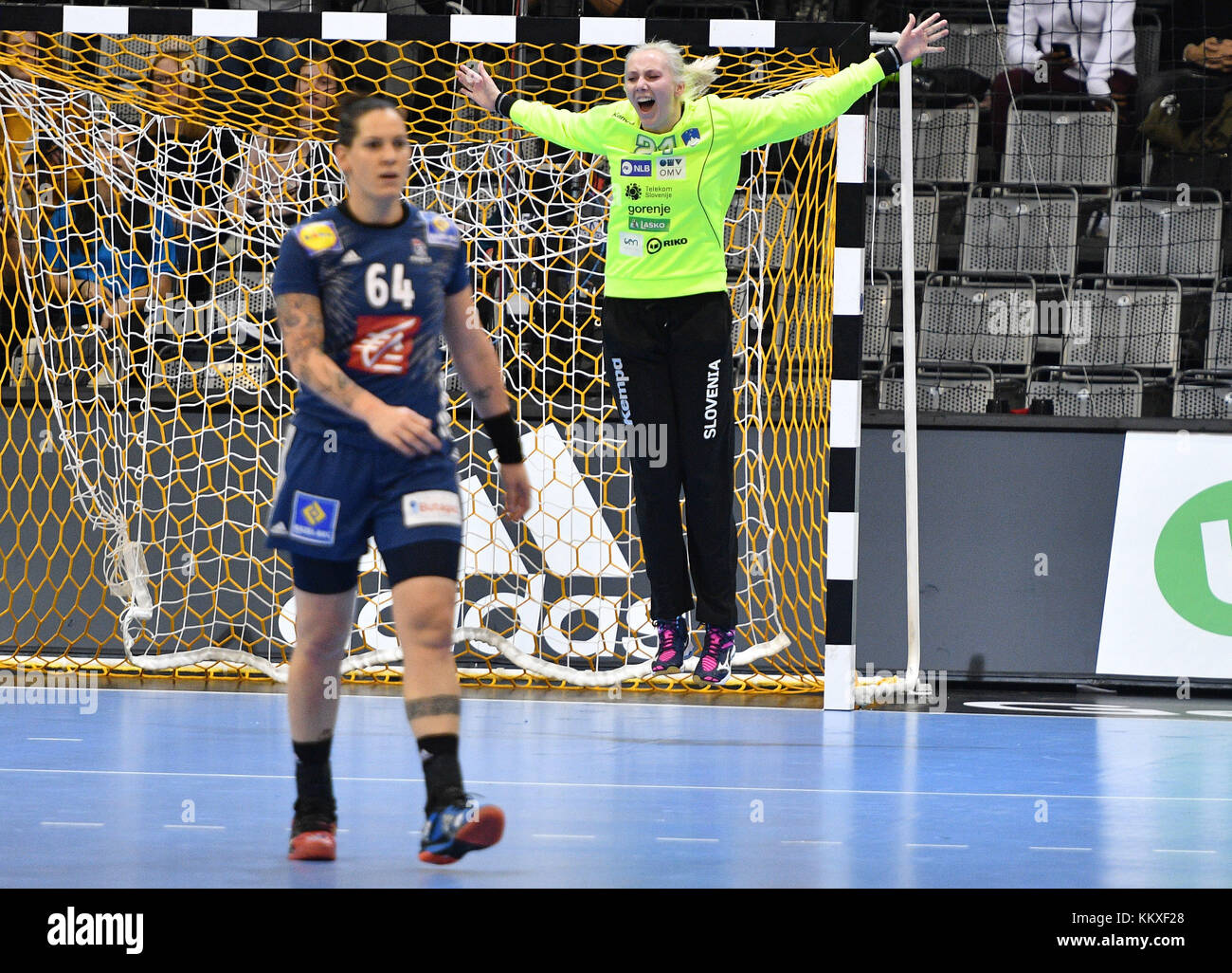 Trier, Germany. 2nd Dec, 2017. Slovenian goalie Amra Pandzic (r ...