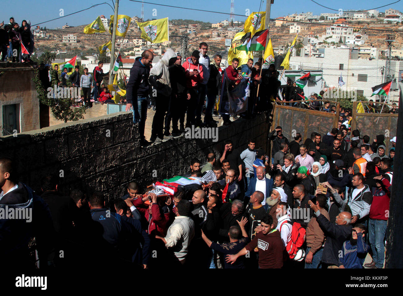 Qusra, West Bank. 2nd Dec, 2017. Relatives of Palestinian Mahmoud Odeh ...