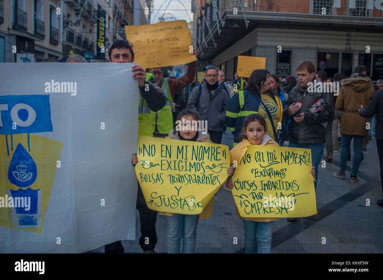 Madrid, Spain. 02nd Dec, 2017. Hundreds of post-office clerks protested ...