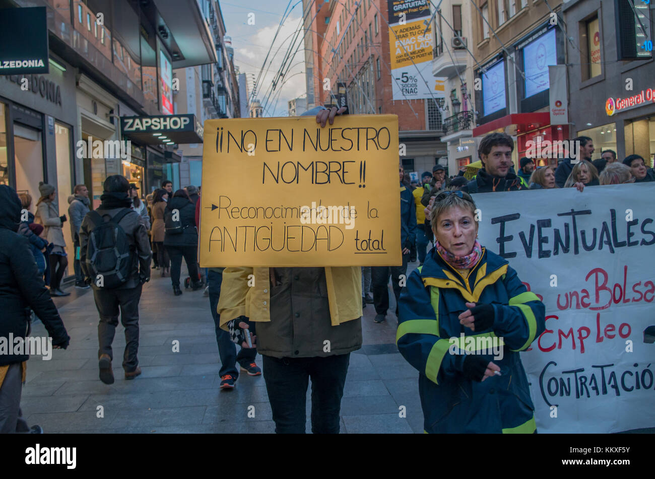 Madrid, Spain. 02nd Dec, 2017. Hundreds of post-office clerks protested ...