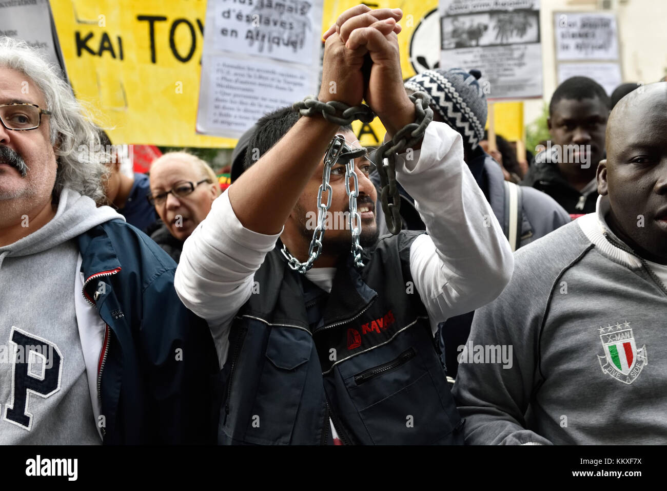Chained african slaves hi-res stock photography and images - Alamy