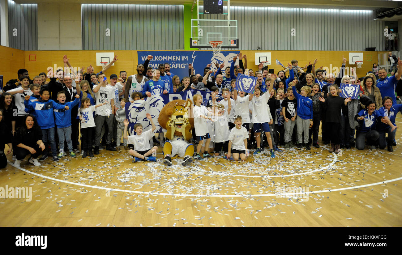 Karlsruhe, Deutschland. 02nd Dec, 2017. PSK Lions feiert den Sieg. GES ...