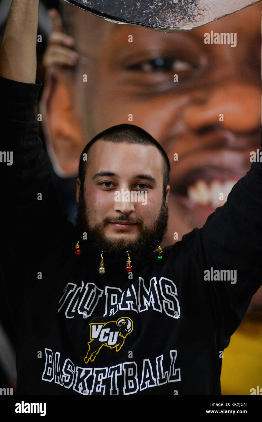 Richmond, Virginia, USA. 2nd Dec, 2017. A VCU fan with Christmas ...