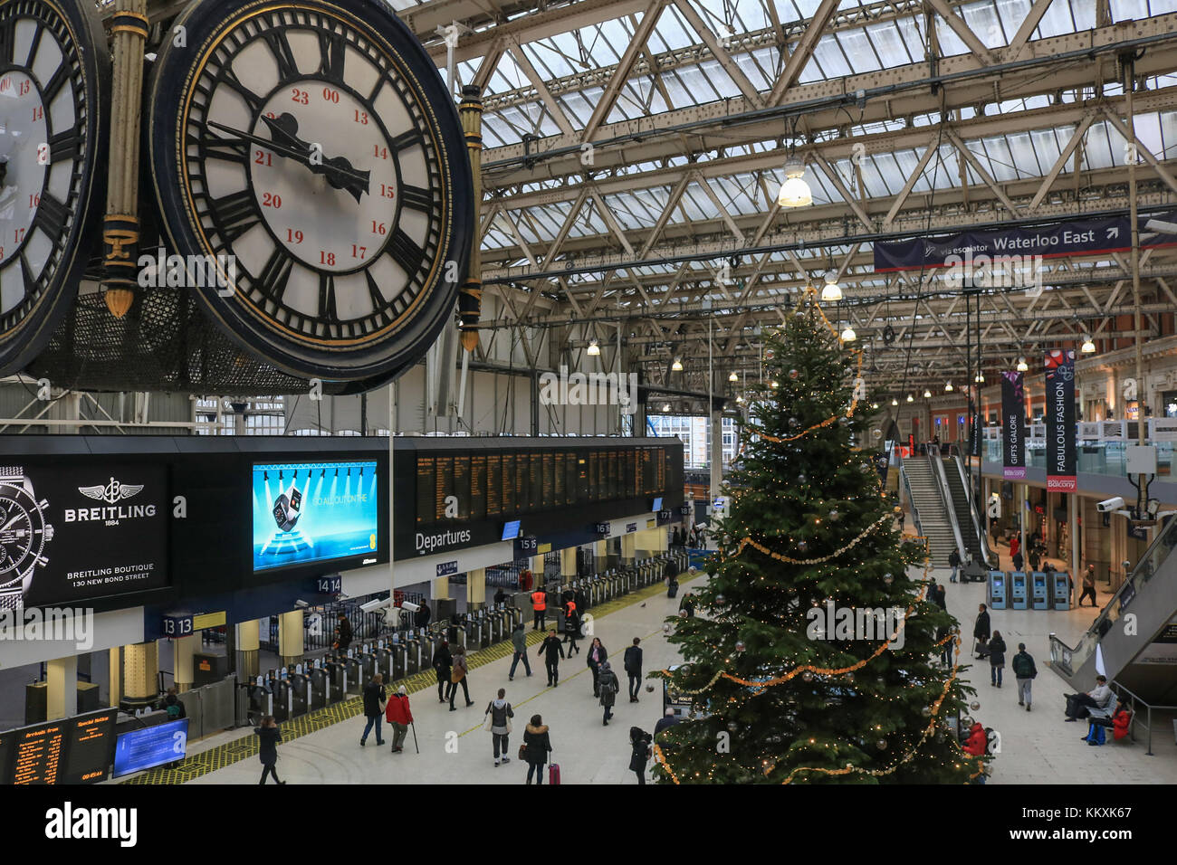 Inside waterloo station hi-res stock photography and images - Alamy