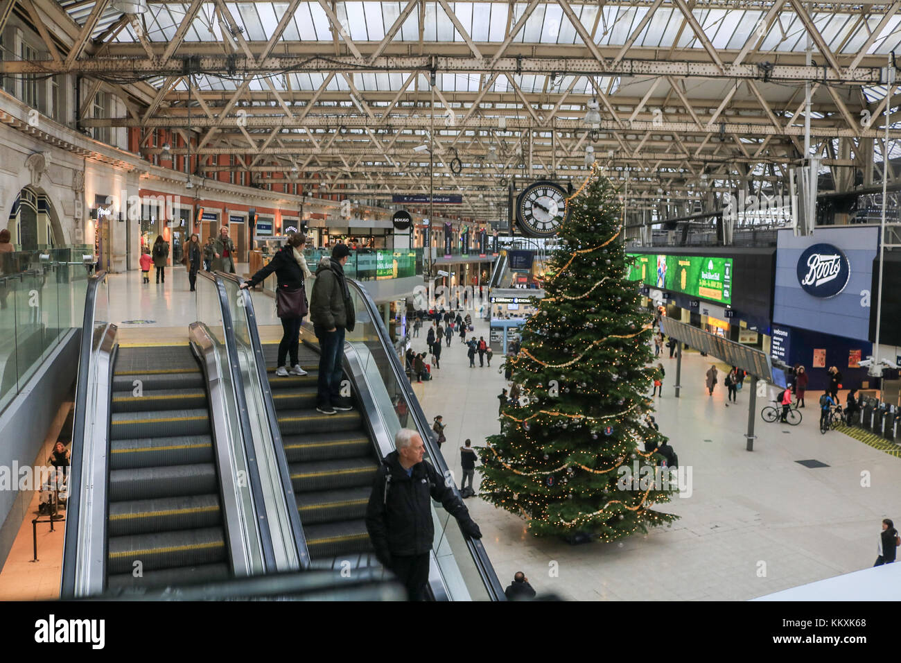 London, UK. 3rd Dec, 2017. A Giant decorated Christmas tree donated by ...