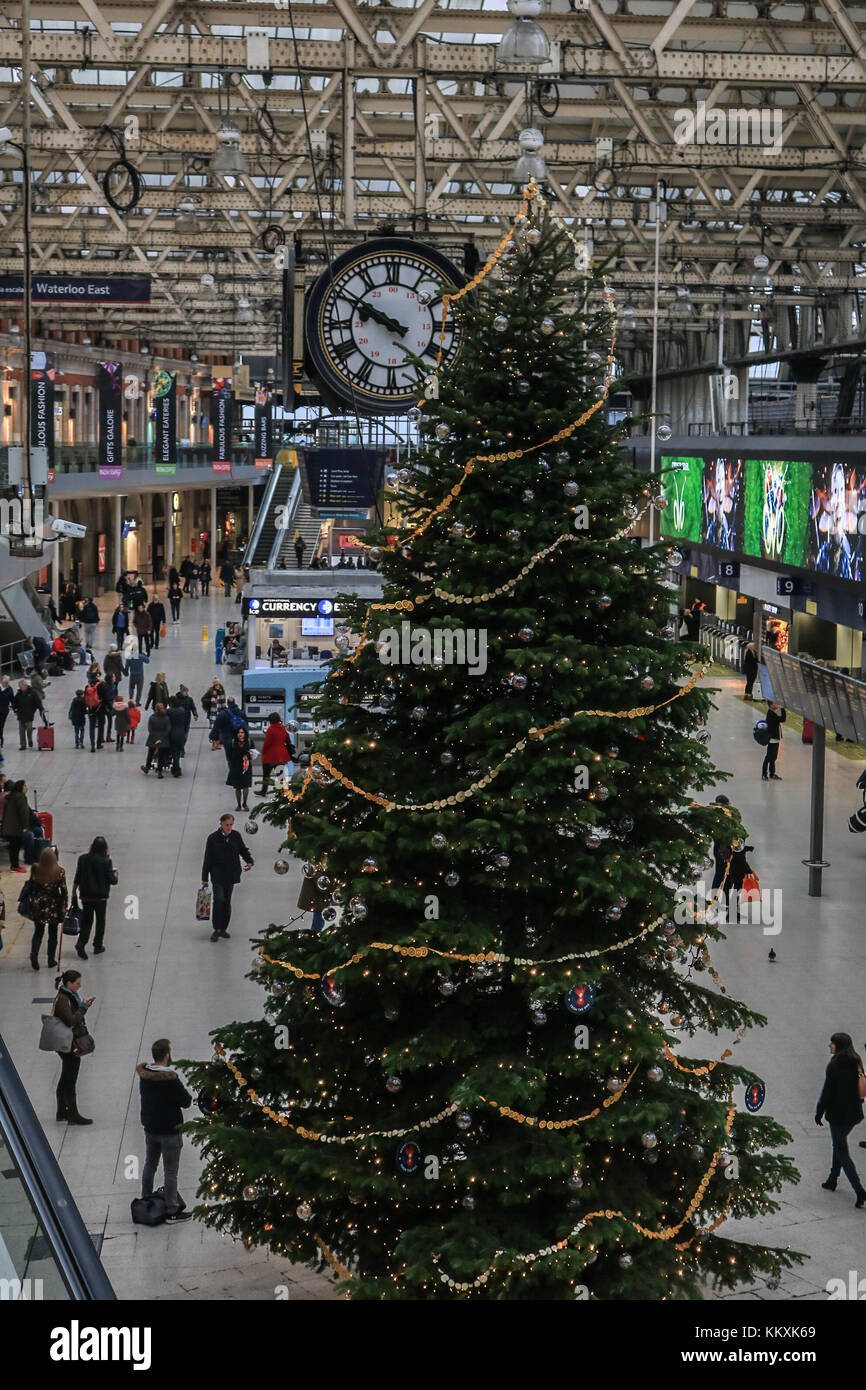 Waterloo station christmas tree hi-res stock photography and images - Alamy
