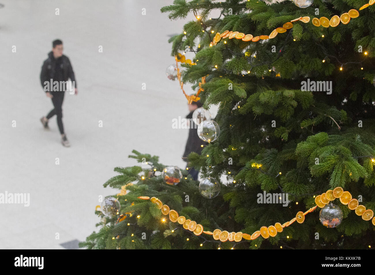 London, UK. 3rd Dec, 2017. A Giant decorated Christmas tree with lemon ...