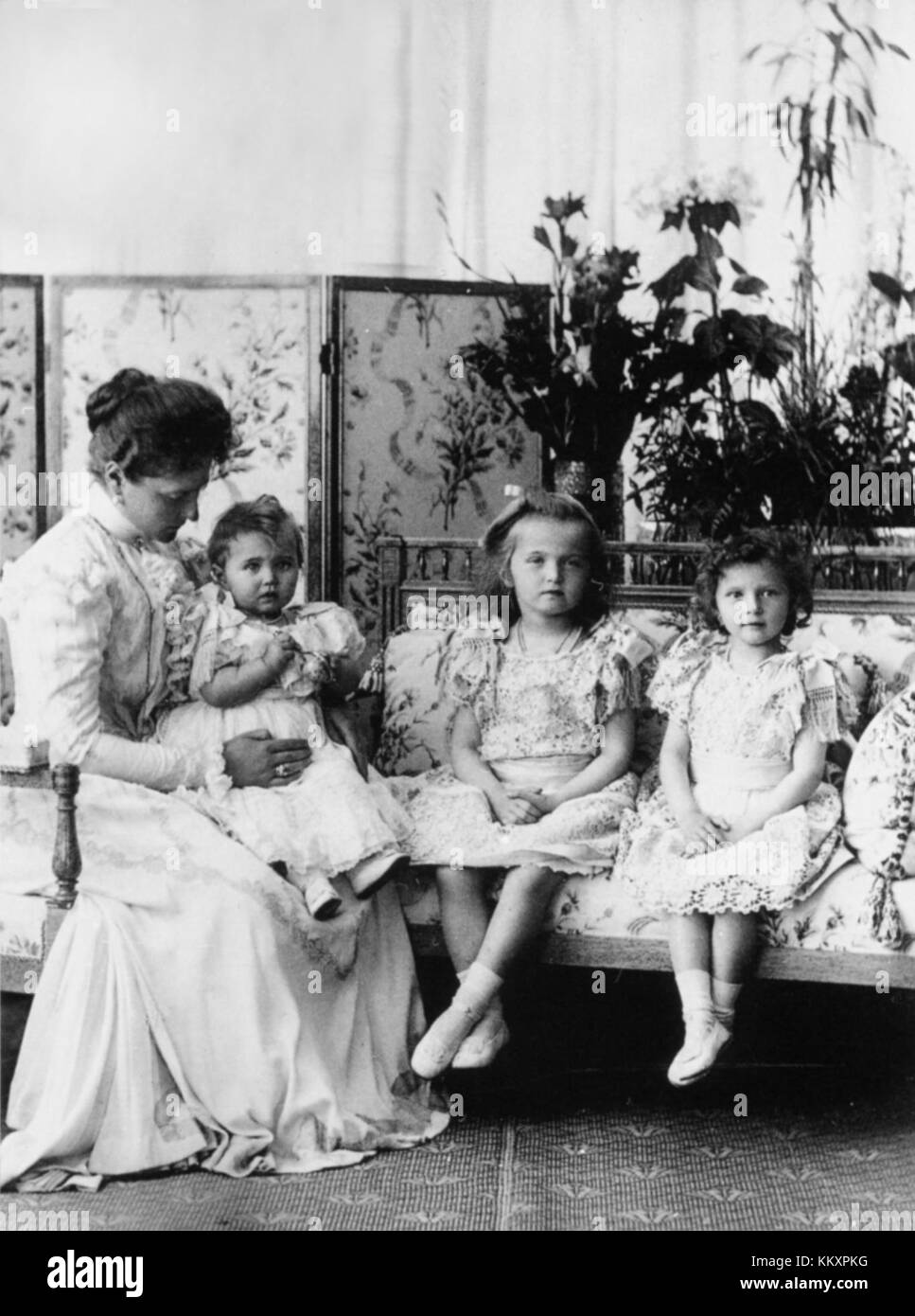 Turn of the century family hi-res stock photography and images - Alamy