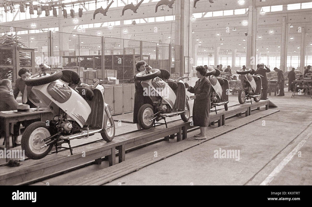 Motorcycle factory assembly line hi-res stock photography and images ...