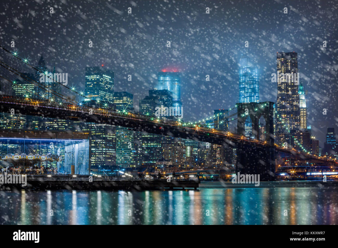 Snow falling down hi-res stock photography and images - Alamy