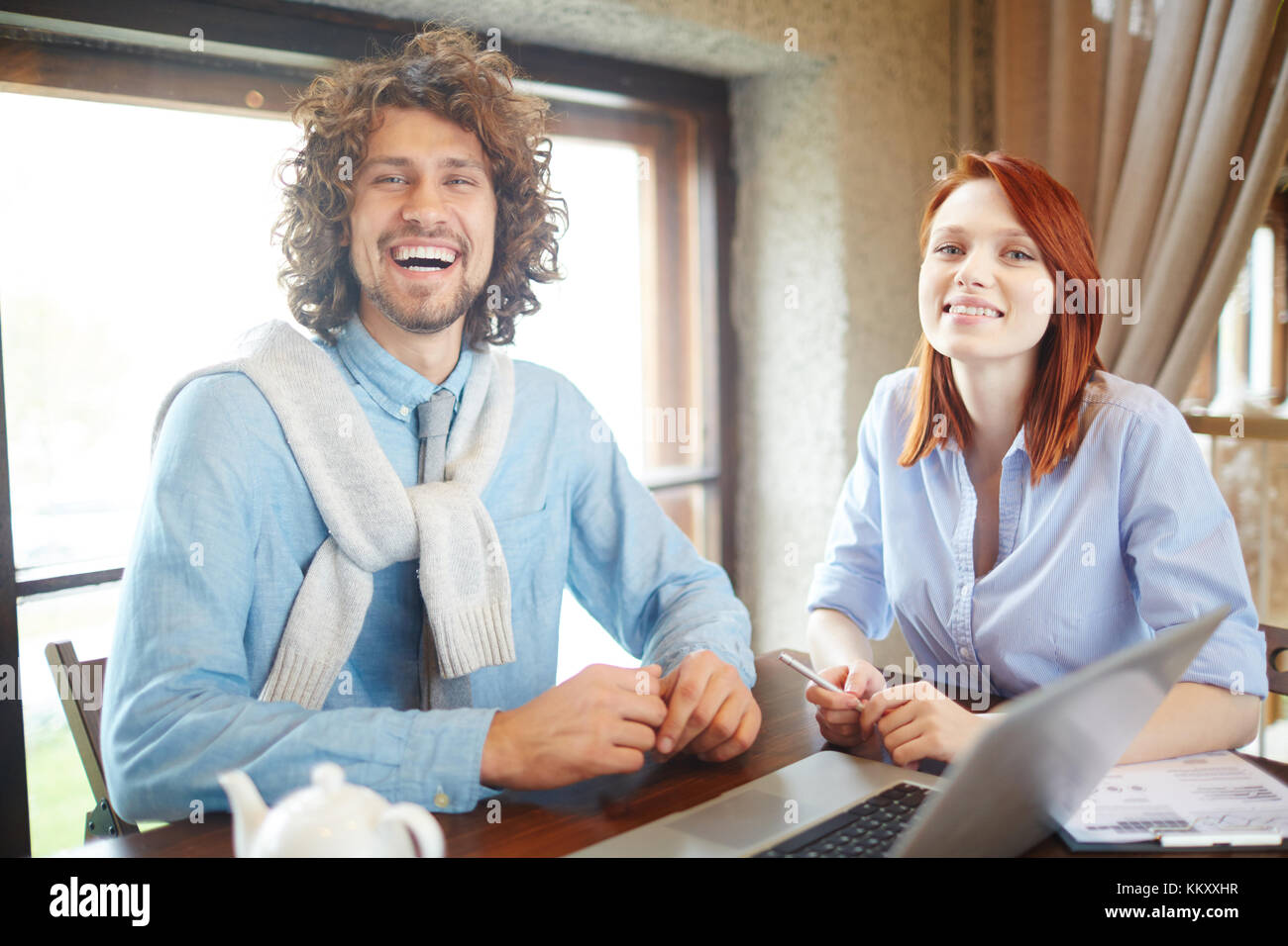 Man in blue shirts hi-res stock photography and images - Alamy