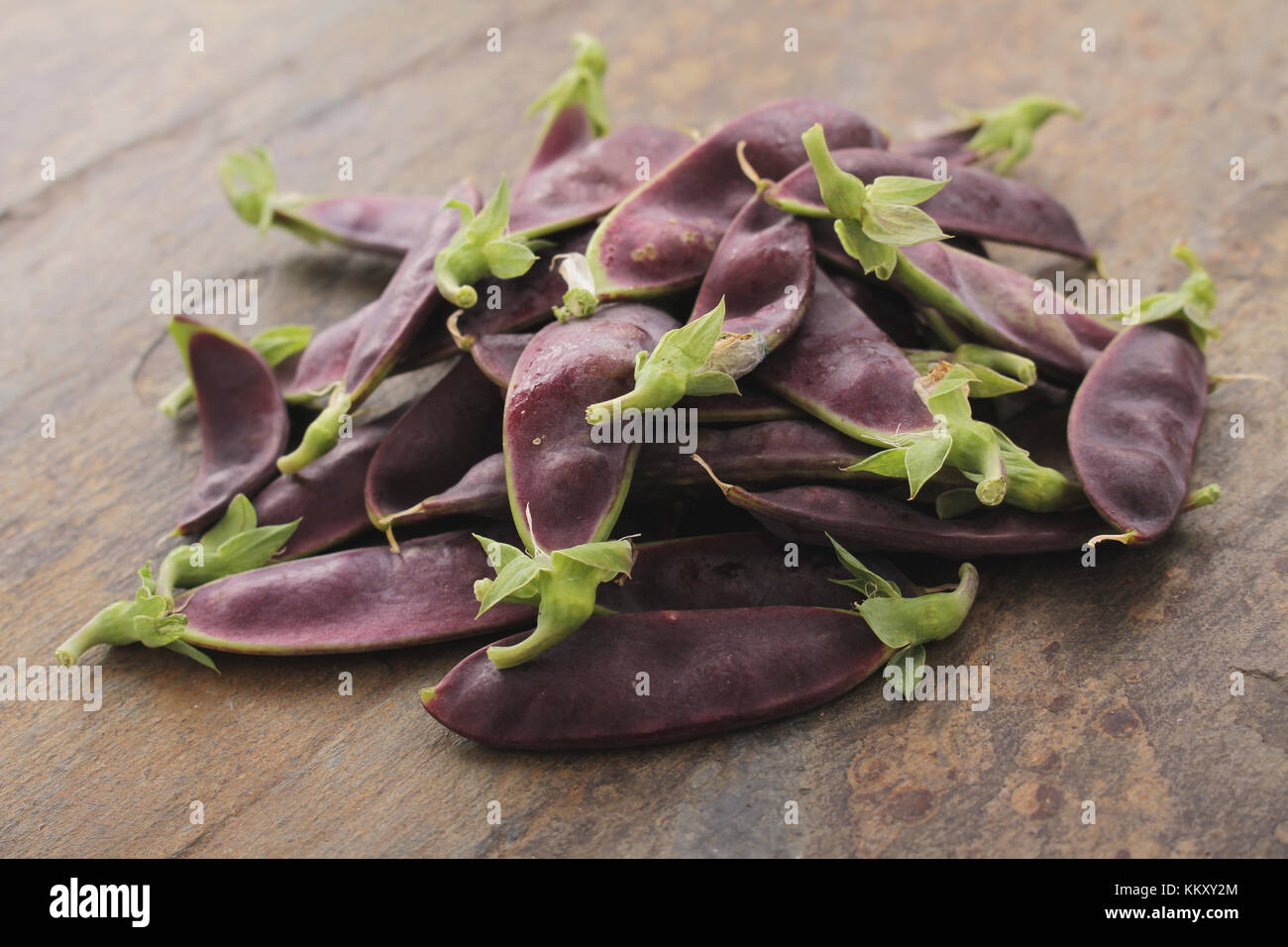 fresh purple mangetout Stock Photo - Alamy