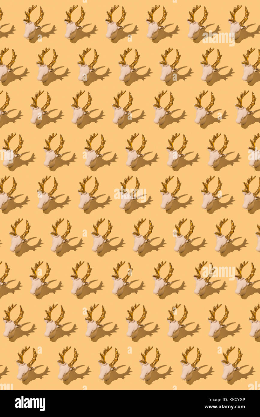 Deer repeated Background pattern Stock Photo - Alamy