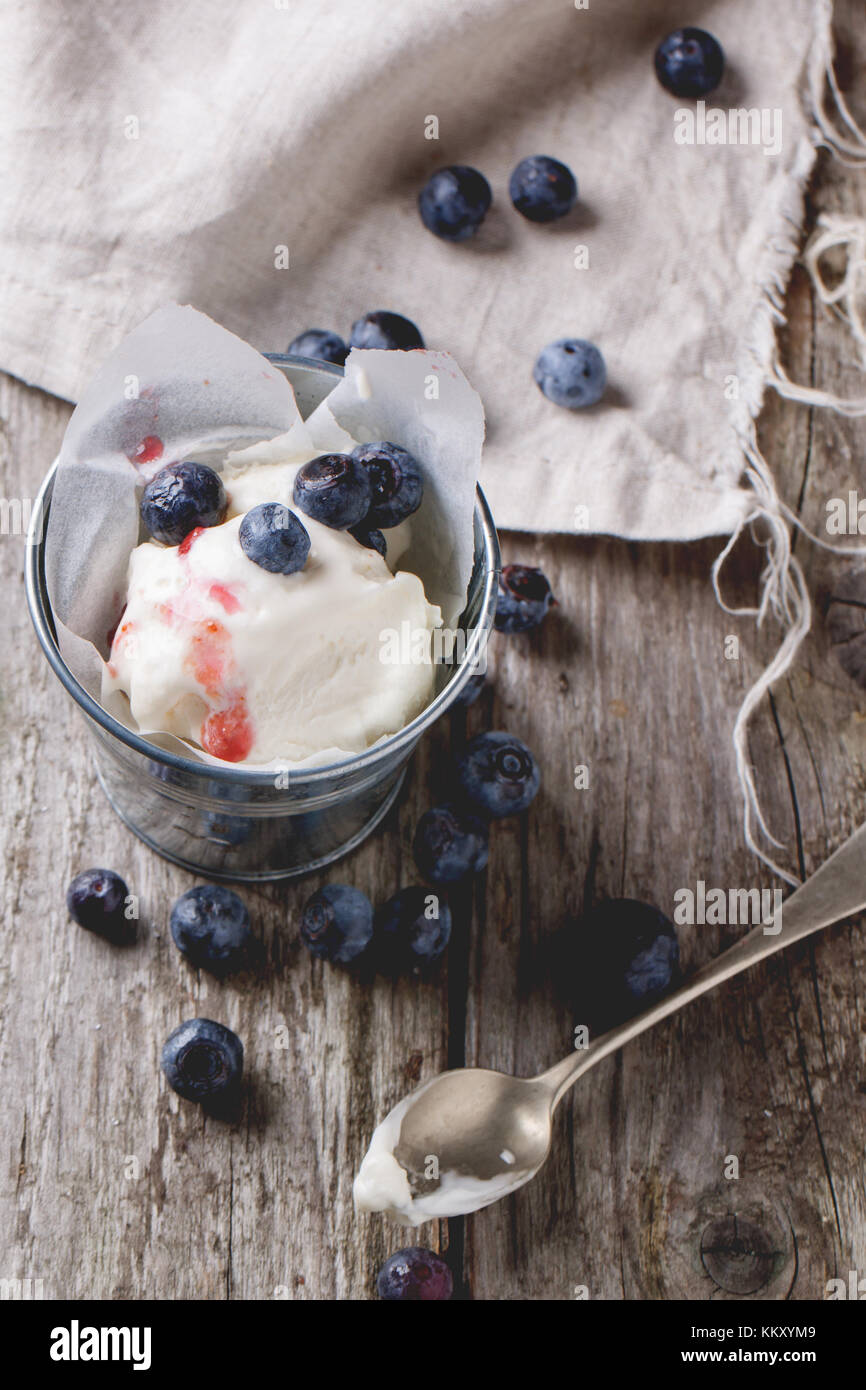 Ice cream pail hi-res stock photography and images - Alamy