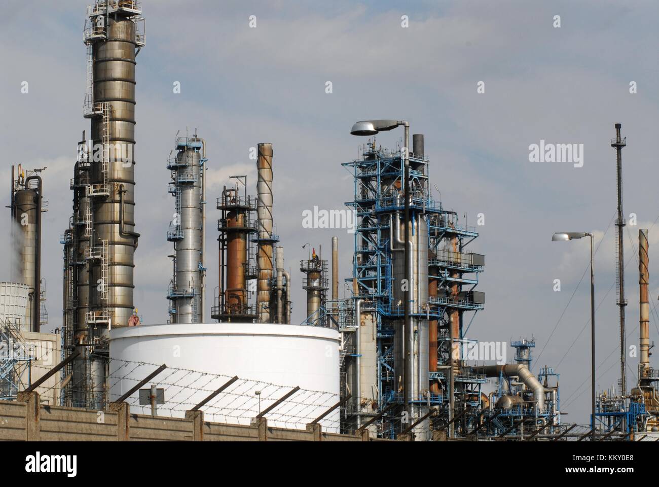 Esso oil refinery hi-res stock photography and images - Alamy