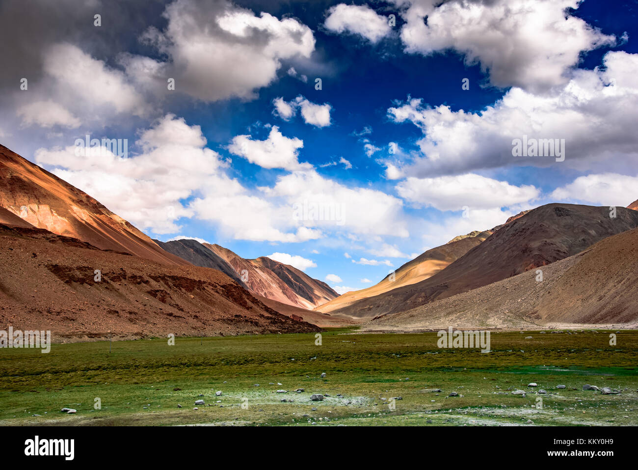 Ladakh background hi-res stock photography and images - Alamy