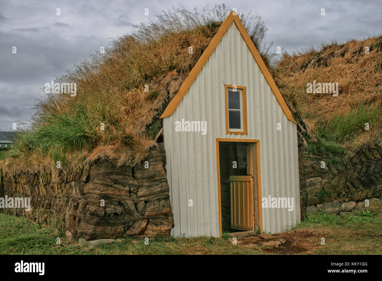 Old house roof made grass hi-res stock photography and images - Alamy