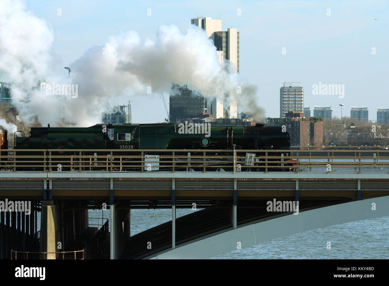 Train crossing bridge hi-res stock photography and images - Alamy