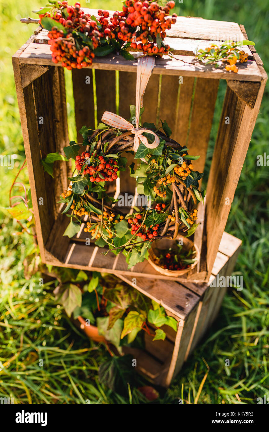 Garden, wooden boxes, decoration, autumnal wreath, ivy Stock Photo - Alamy