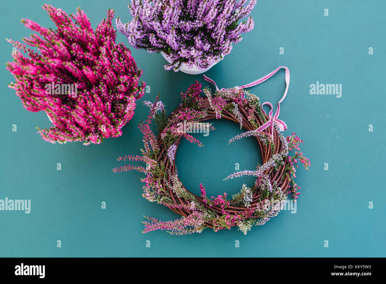 DIY, autumnal decoration, willow wreath, heather Stock Photo - Alamy