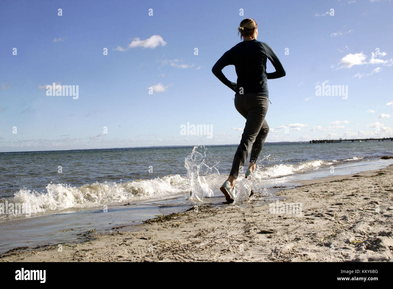 Young woman, sporty, beach, run Stock Photo - Alamy