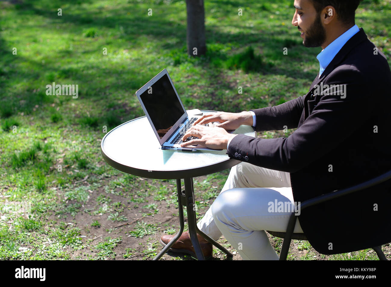 Black male actor on television hi-res stock photography and images - Alamy