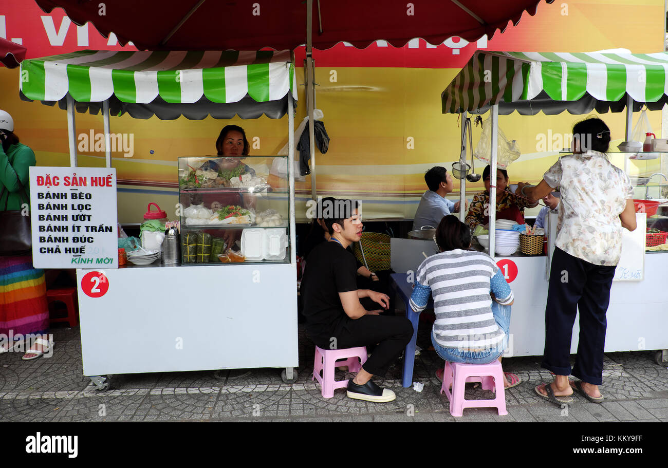 Vietnam food cart hi-res stock photography and images - Alamy