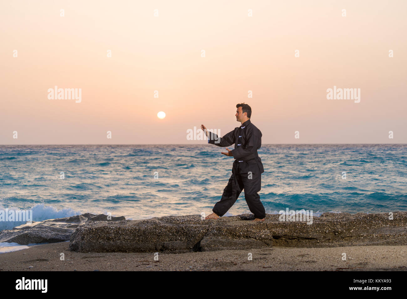 Tai chi moves hi-res stock photography and images - Alamy