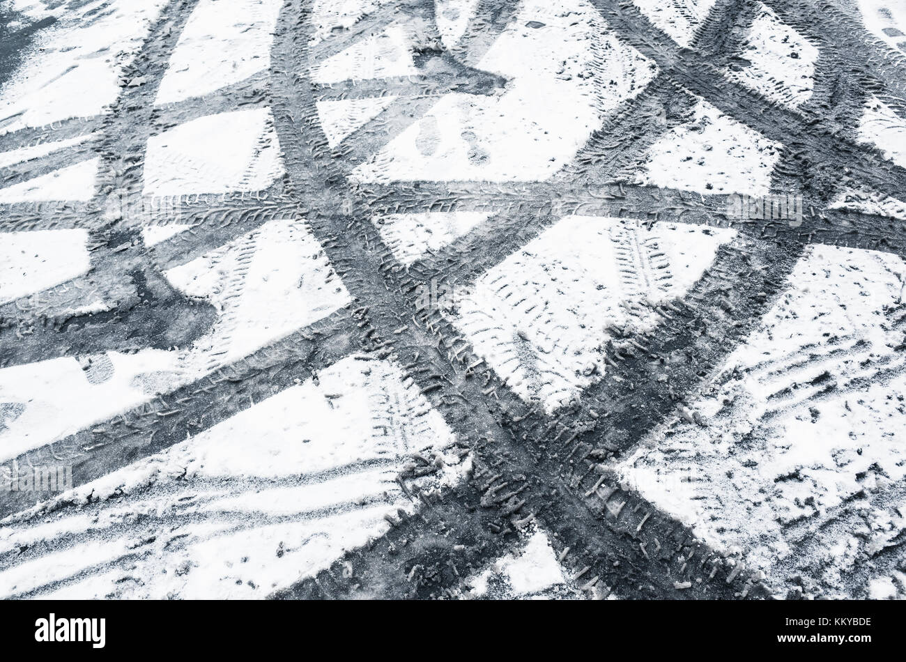 Car tire tracks pattern on fresh wet snow, background texture Stock ...