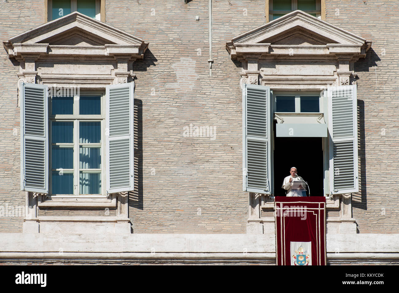 Pope Francis blesses the crowd from his studio window overlooking St ...