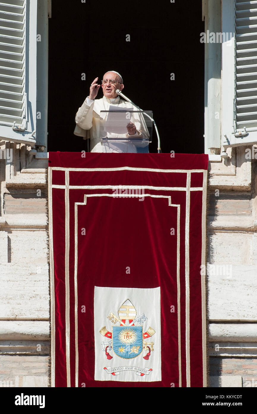 Pope Francis blesses the crowd from his studio window overlooking St ...