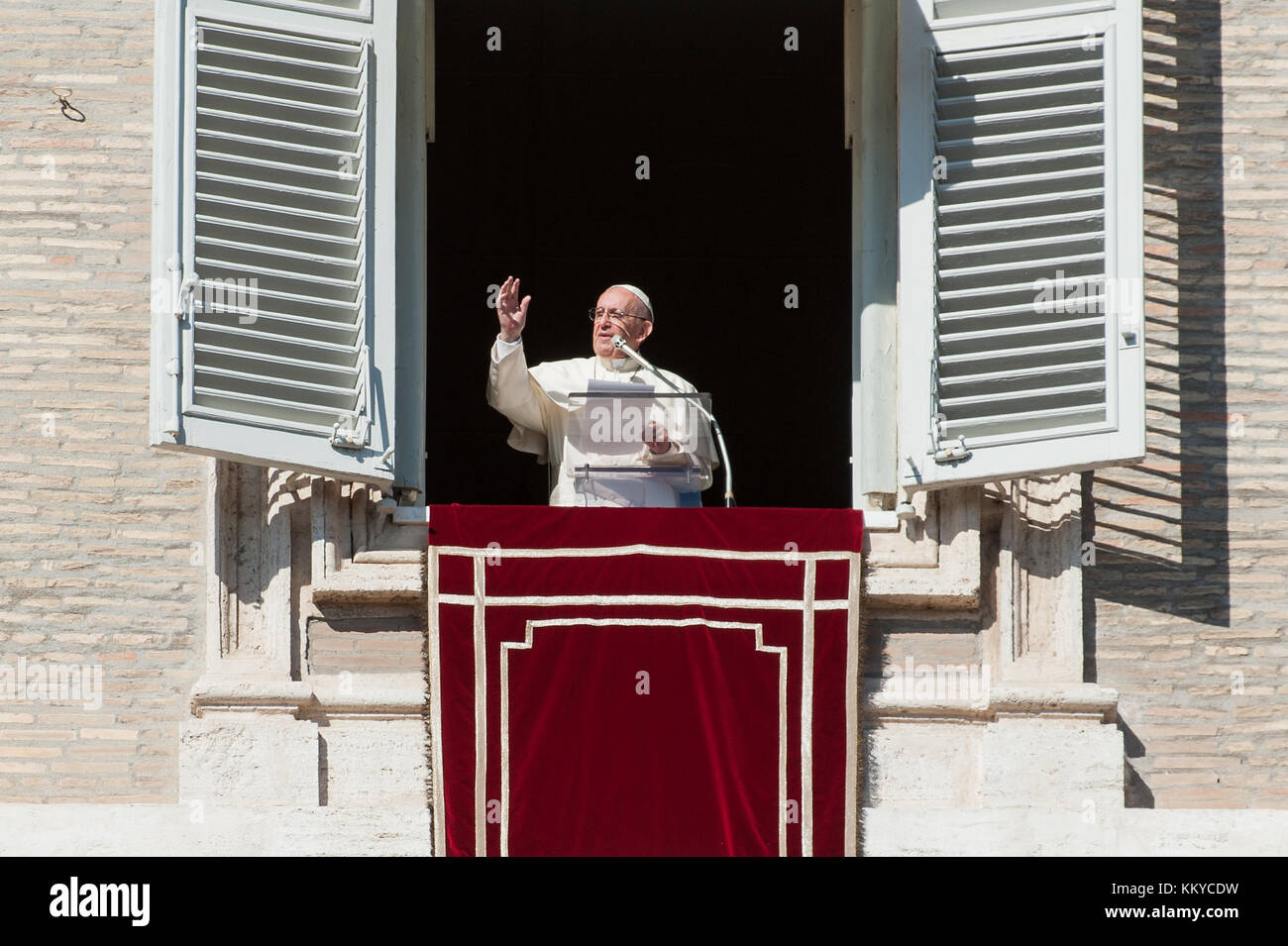 Pope Francis blesses the crowd from his studio window overlooking St ...
