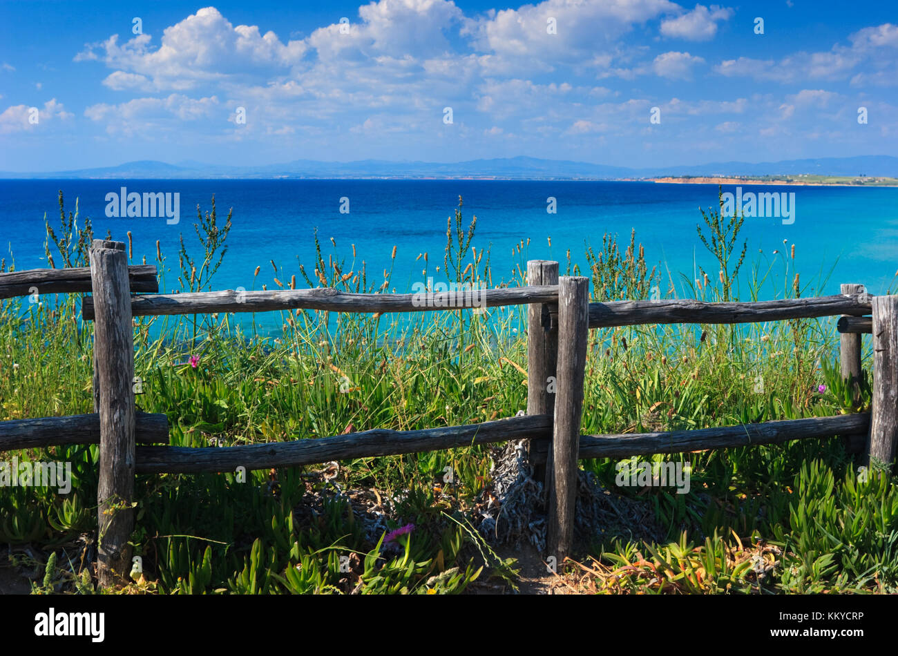 Cliff fence hi-res stock photography and images - Alamy