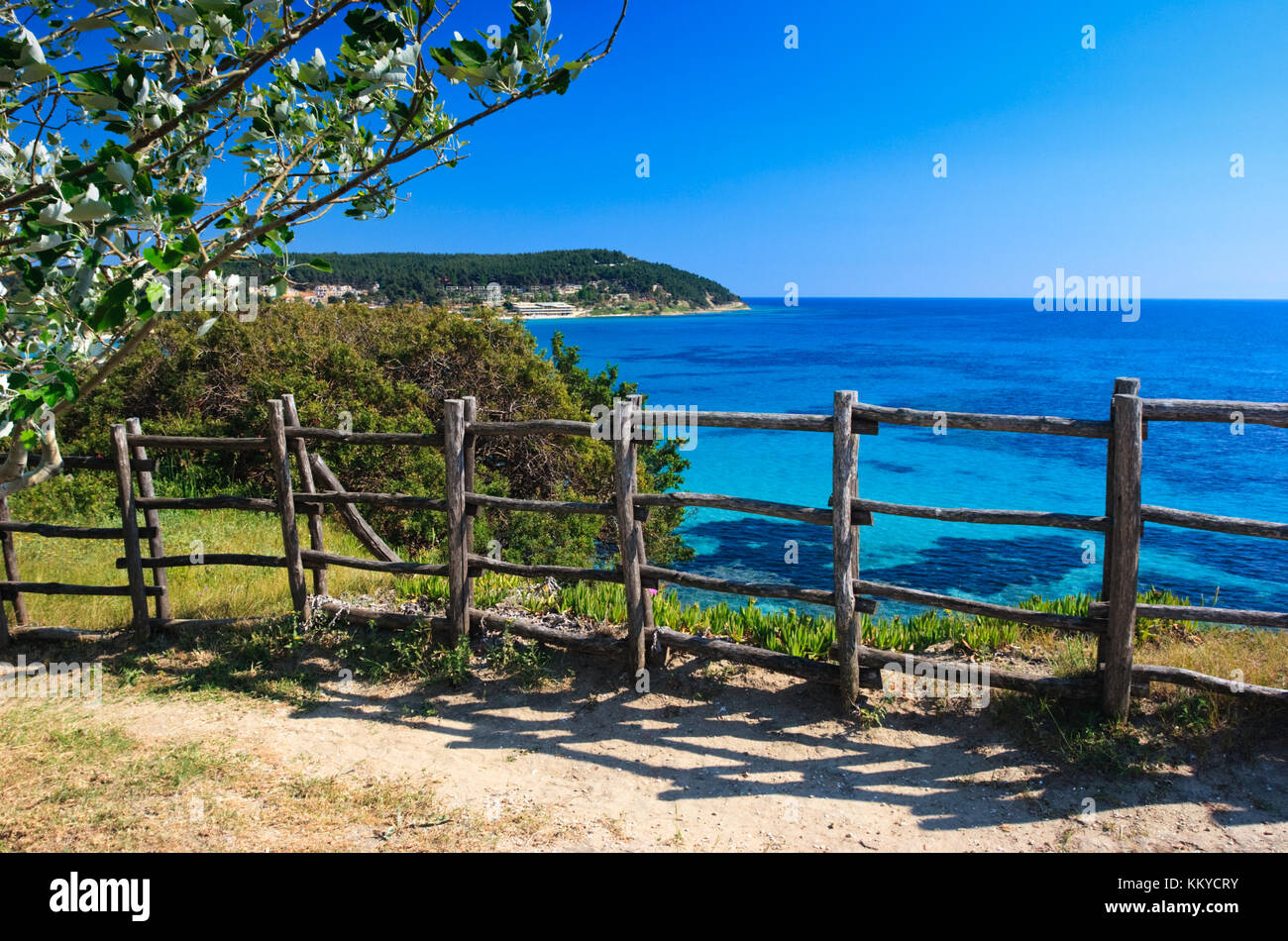 Cliff fence hi-res stock photography and images - Alamy