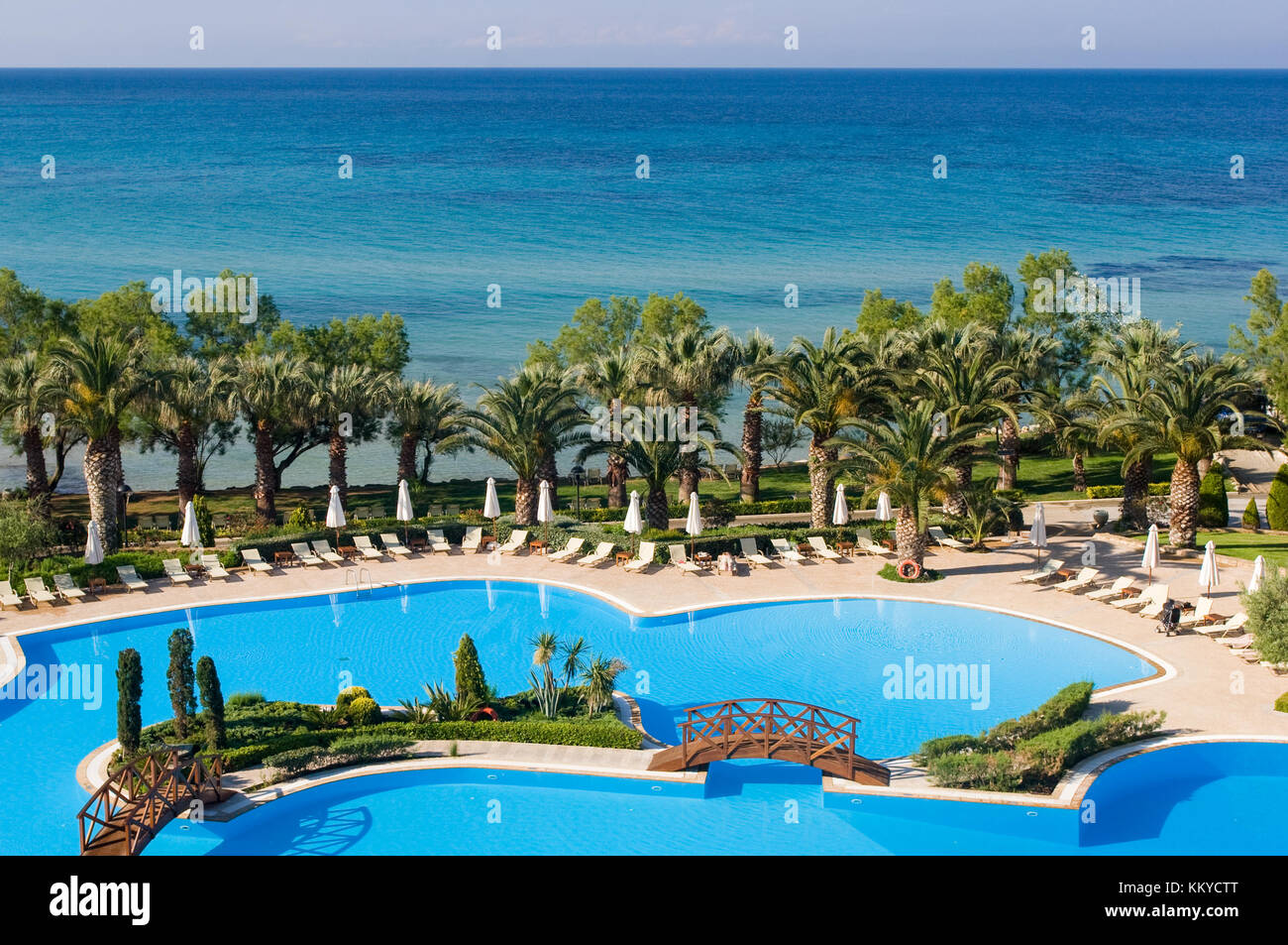 Swimming pool at luxurious Greek hotel Stock Photo - Alamy