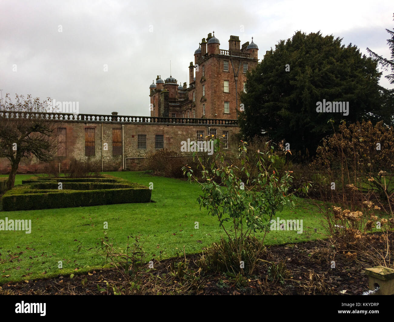 Back castle hi-res stock photography and images - Alamy