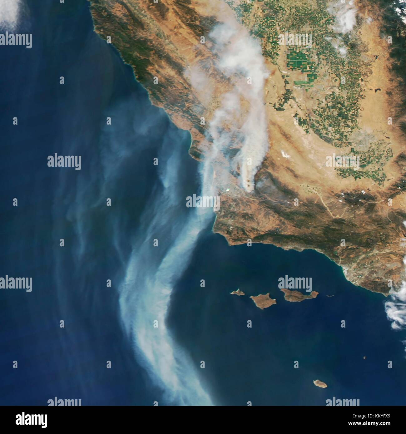 Smoke from massive forest fires burning in the central valley of ...