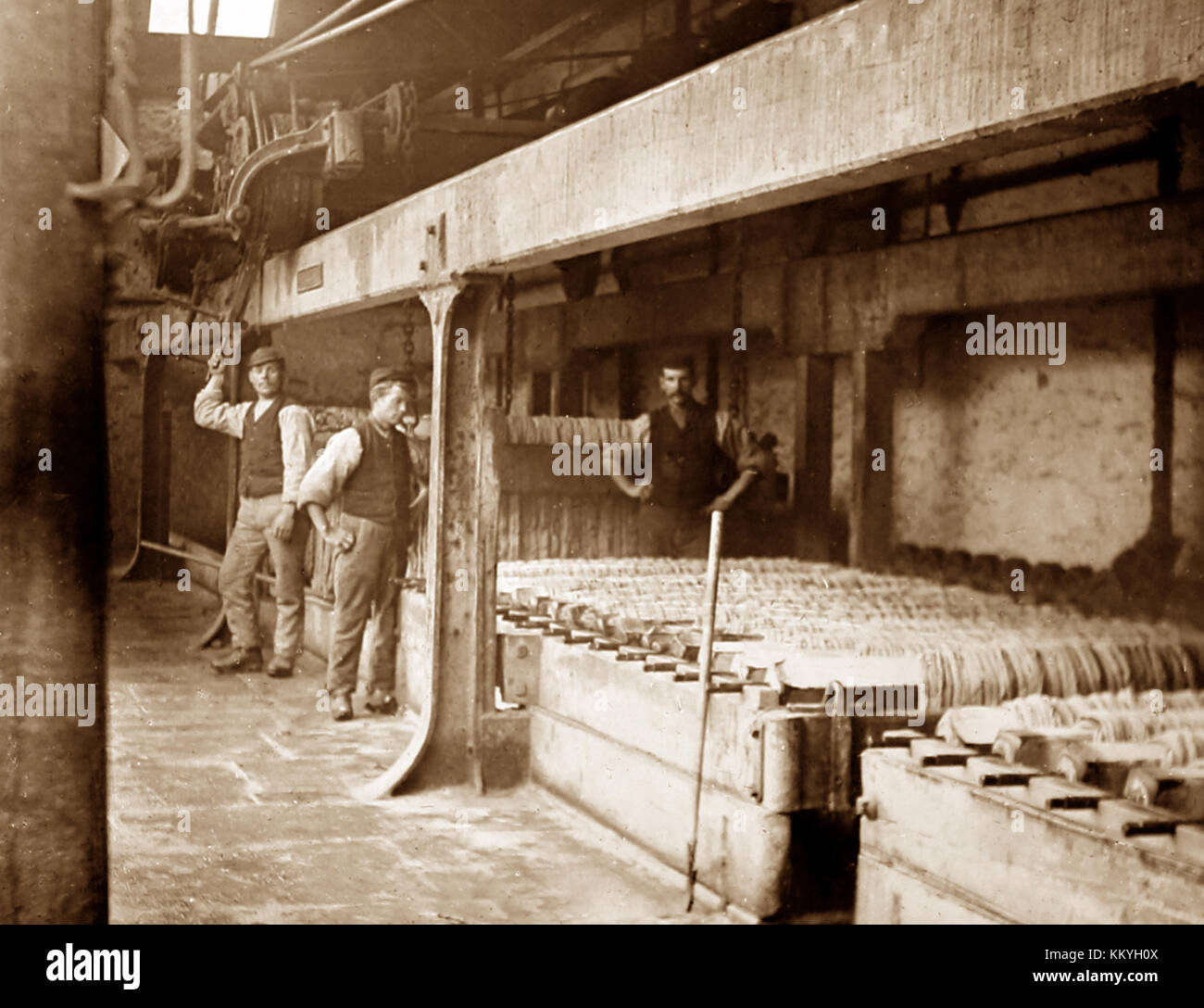 Production of linen victorian period hi-res stock photography and ...