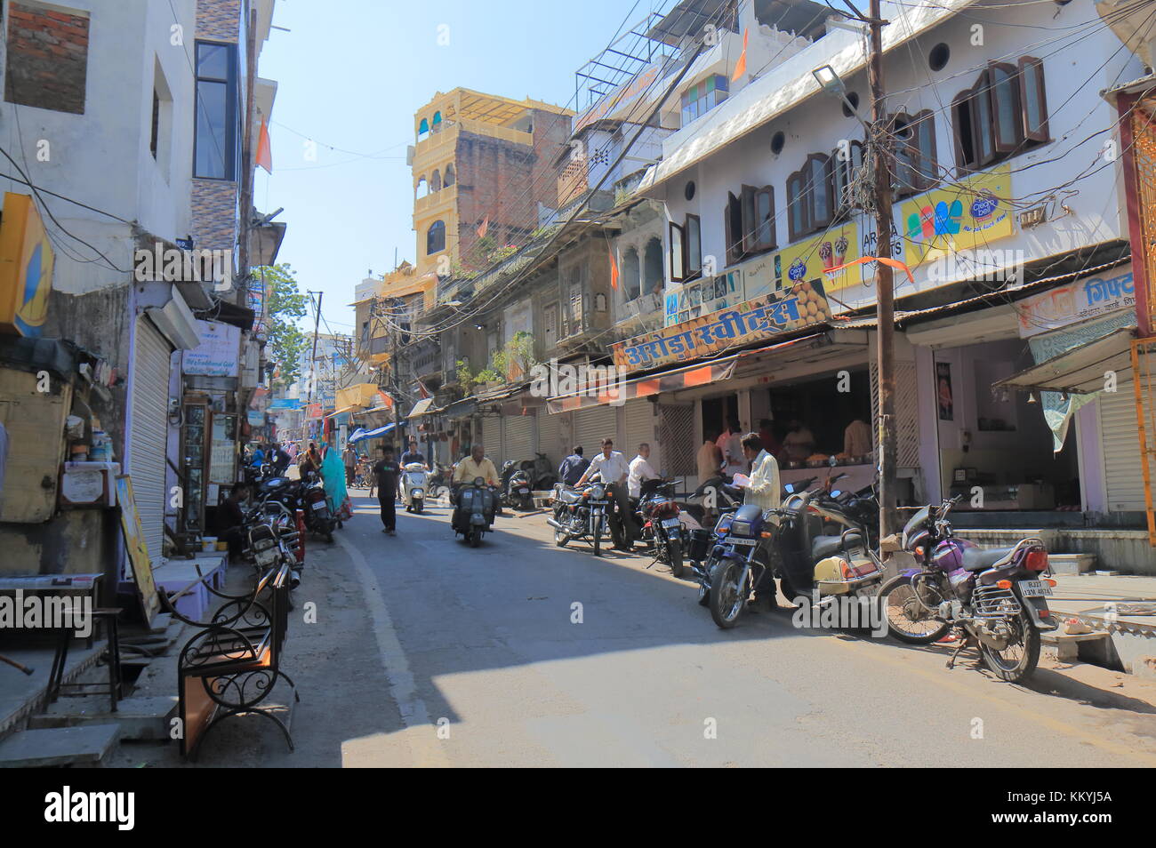 People visit Udaipur shopping street in Udaipur India Stock Photo - Alamy