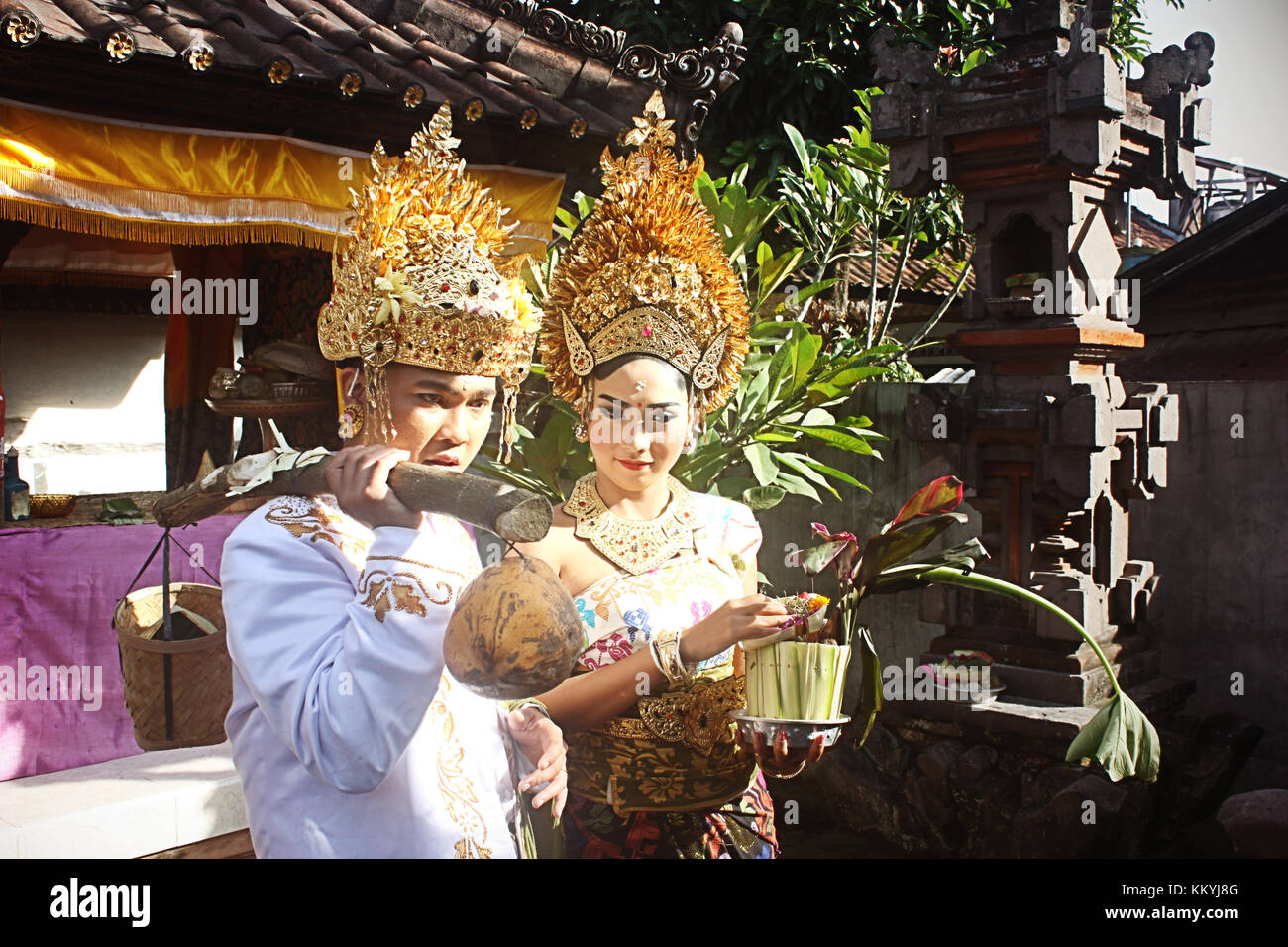 Balinese Traditional Wedding Ceremony Stock Photo - Alamy