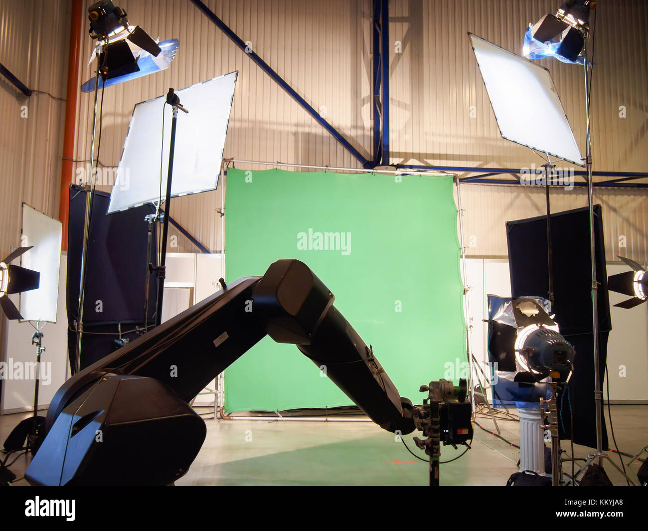 Empty tv studio green screen hi-res stock photography and images - Alamy
