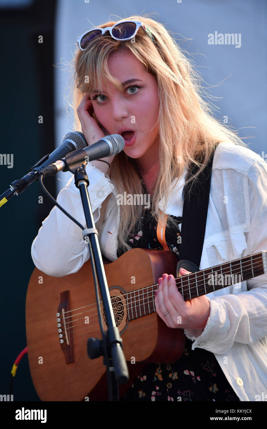 KEY BISCAYNE, FL - MARCH 24: Singer Hailey Knox performs at The Miami ...
