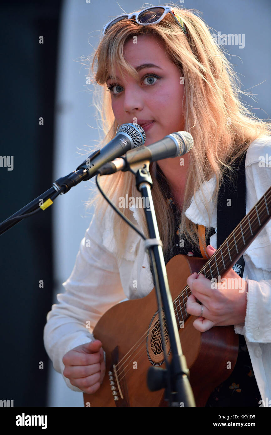 KEY BISCAYNE, FL - MARCH 24: Singer Hailey Knox performs at The Miami ...