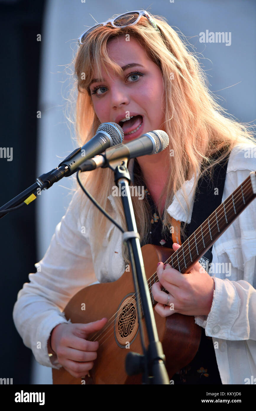 KEY BISCAYNE, FL - MARCH 24: Singer Hailey Knox performs at The Miami ...