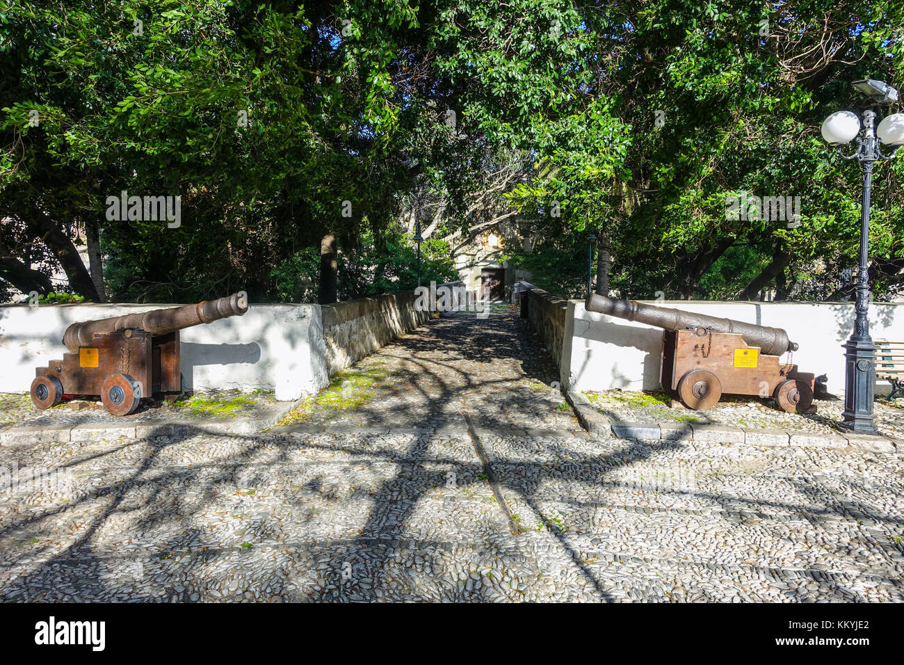 Old cannons hi-res stock photography and images - Alamy