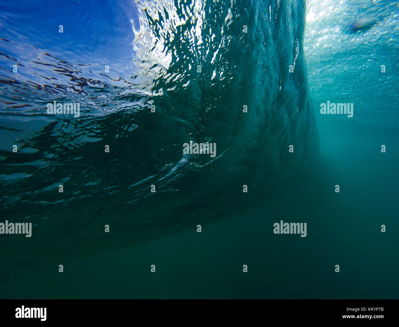 Underwater tube wave hi-res stock photography and images - Alamy