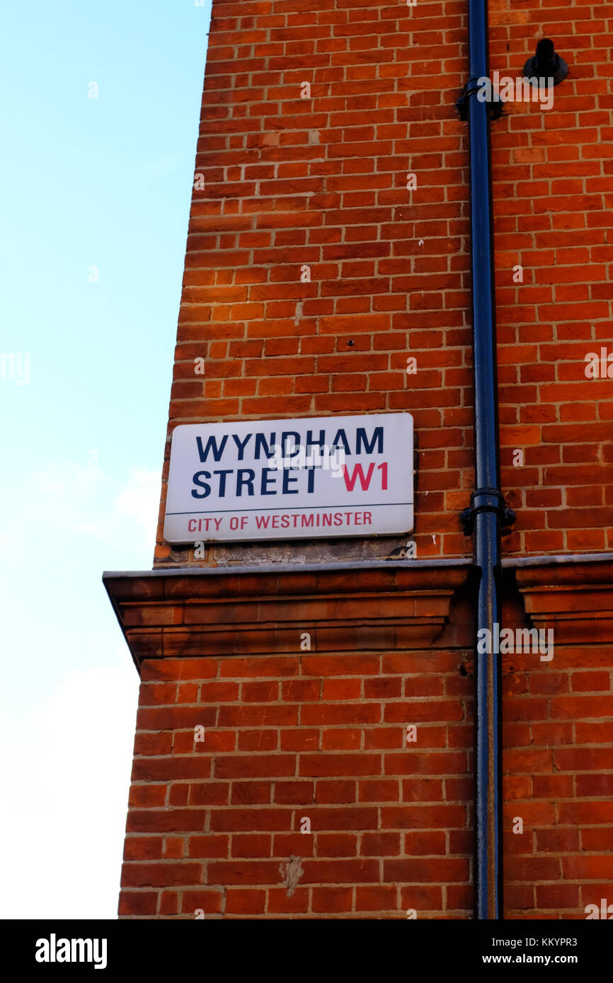 Wyndham Street view towards the Landmark London Stock Photo - Alamy